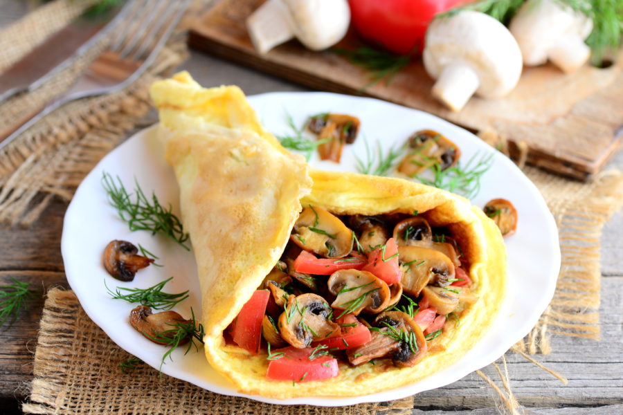 EASY DINNER OMELETTE - EWYN Studios